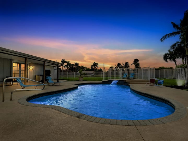 Family Getaway | Pool Volleyball & Game Garage - Delray Beach, FL