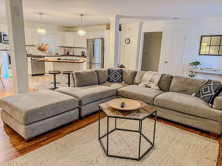 Roswell Adventure 3br House, Family Getaway - Alpharetta, GA