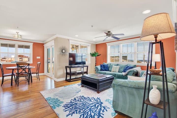 Beach Baby! Steps To South Beach, Pool Access - Tybee Island, GA