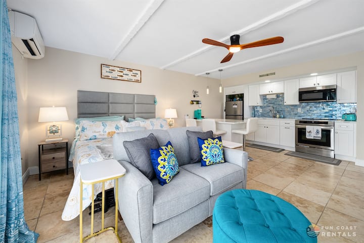 Ocean View Balcony Steps From The Beach With Pool! - New Smyrna Beach, FL