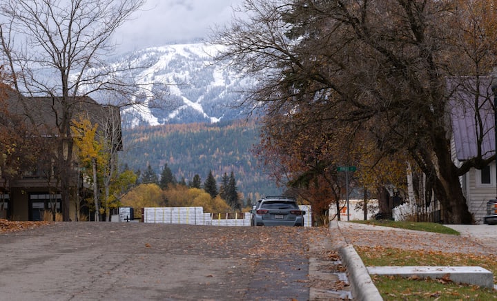 Heat Of Downtown, Walk To City Beach! Modern Loft - Whitefish, MT