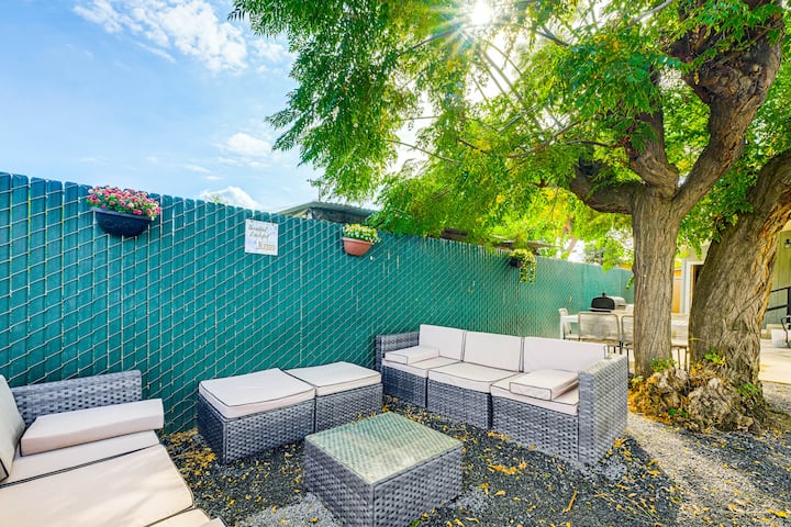 Small-town Charm & Patio Dining: Home In Madera! - Madera, CA