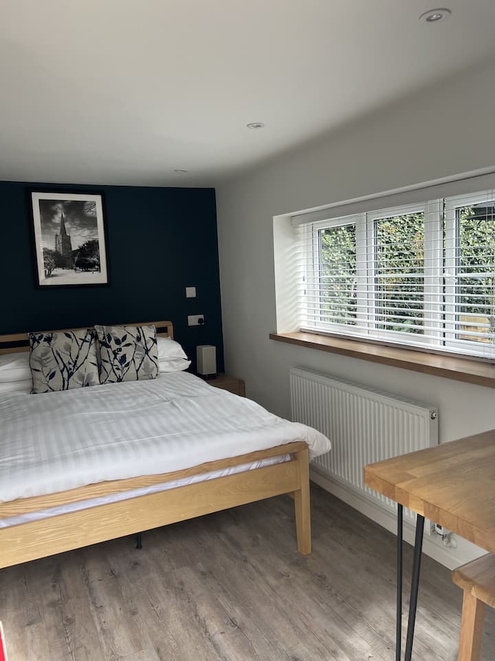 Double Ensuite With Shower At The Priory Tearooms - Burford