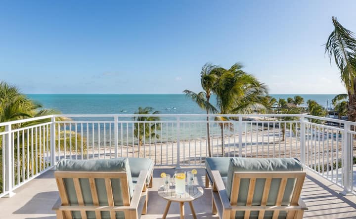 4 Bedroom Oceanfront Premium Villa- Sleeps 10 - Islamorada, FL