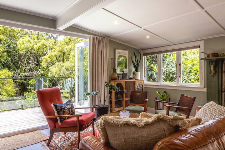 Hillside Hideaway - Our Island - Waiheke Island