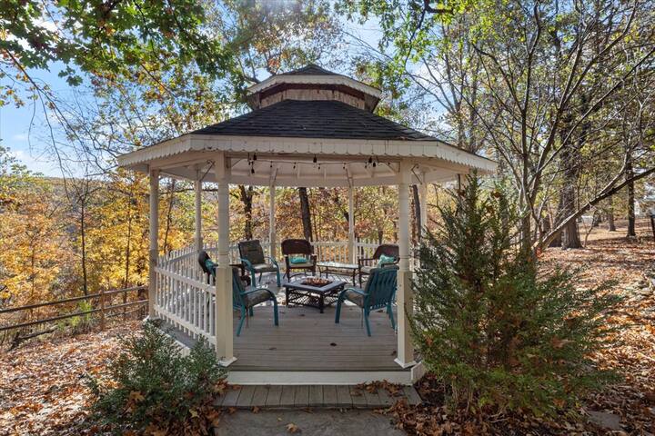 Six Suites With Hot Tubs, Huge Yard, Lake Access - Osage Beach, MO