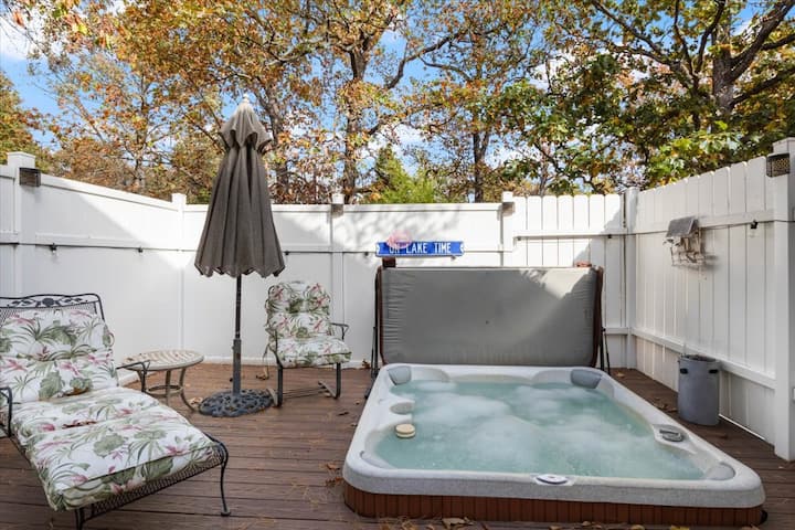 Six Suites With Hot Tubs, Huge Yard, Lake Access - 密蘇裡州
