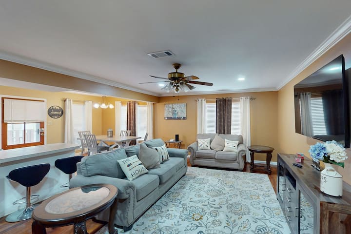 2br Riverfront Townhome With Balcony And Boat Dock - Livonia, LA