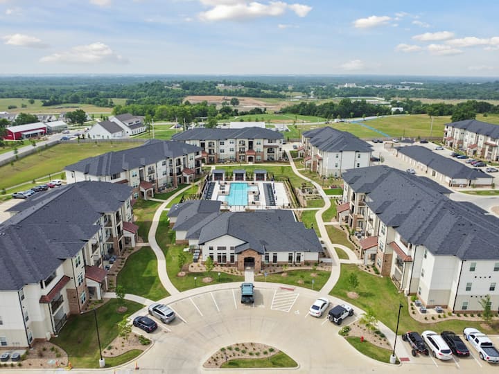 Casa Del Mar • Stylish New 1br/1ba • Owasso Ok - Owasso, OK