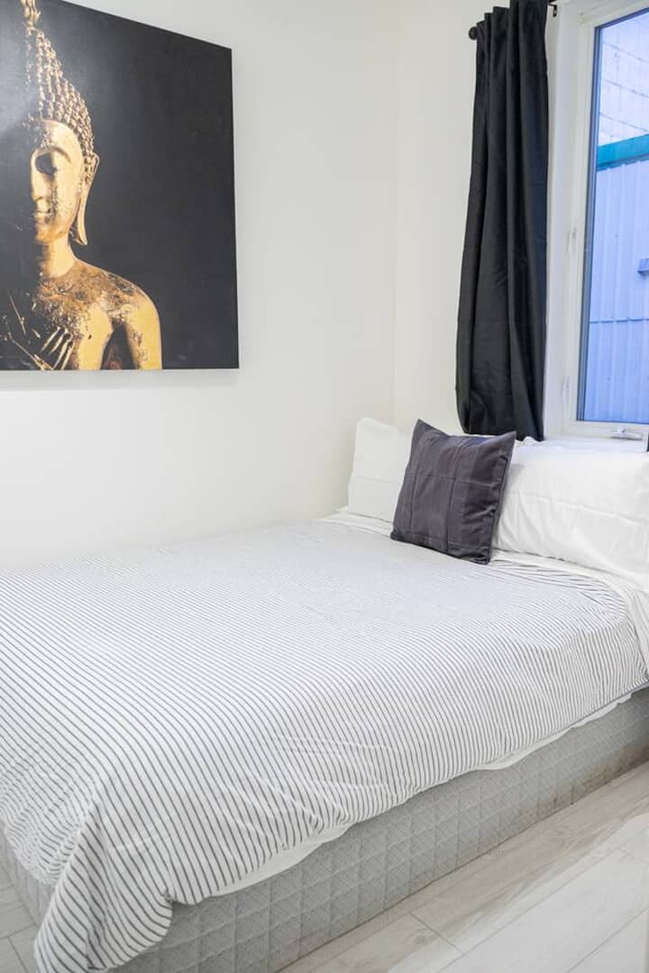 304 - Free Parking - Downtown - Levis