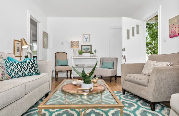 Eichel Cottage | 2/1, Full Kitchen - Fredericksburg, TX