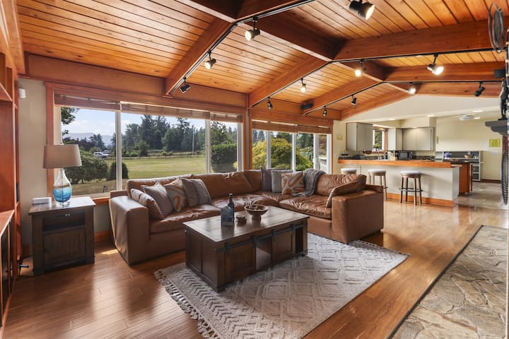 Rainier Ranch & Poolside Escape - Enumclaw, WA
