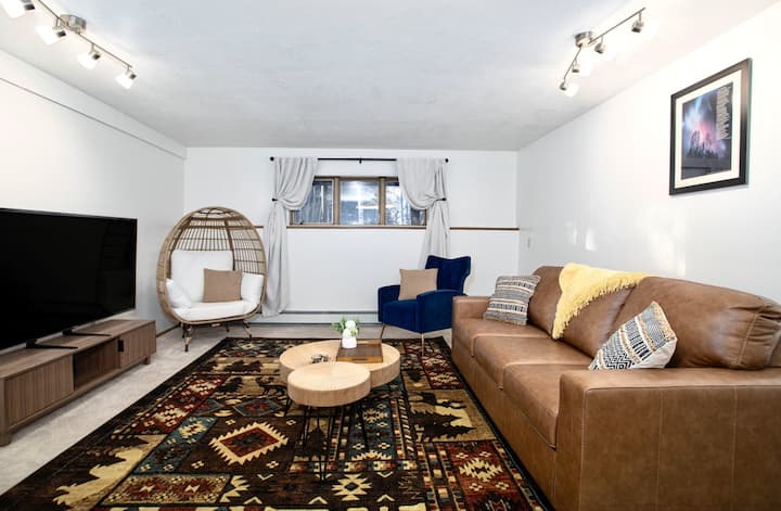 Cozy Bear Den Rustic Cabin Central Located - Fairbanks, AK