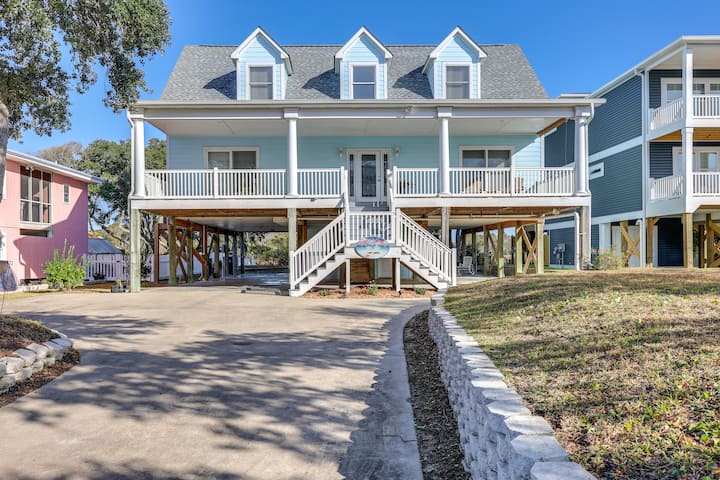 Waterfront Oak Island Home W/ Dock - Oak Island, NC
