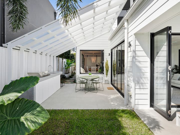 Cylinders Coastal Deluxe - Kingscliff