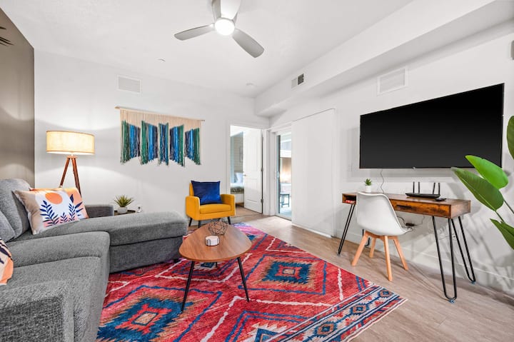 Scenic Slc Apartment W Pool & Gym - Salt Lake City, UT