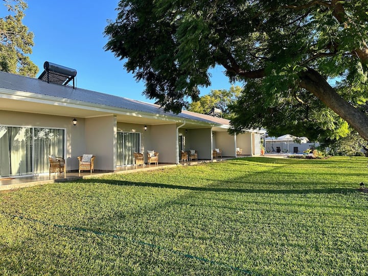 Sun Valley Farm Guest House - Luxury King Room - Zimbabwe