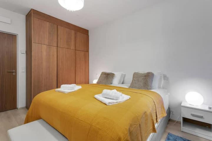 Premium Queen Downtown Apartment - Reykjavik