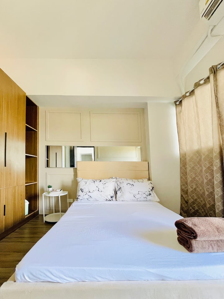 | Modern 2-br Condo With Shared Pool Access | - Iloilo City