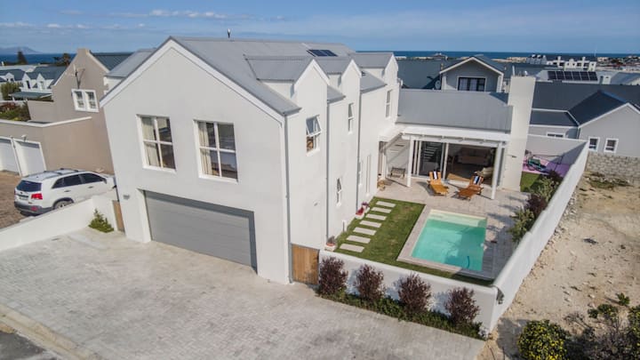 Haven At Drake's Cove | Secure Family Home | Pool - Hermanus