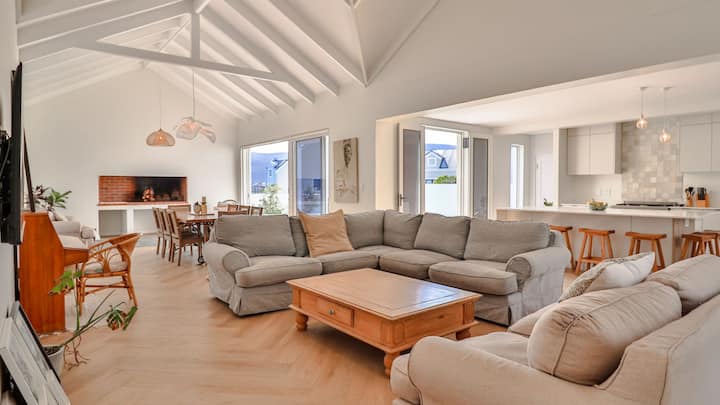 Haven At Drake's Cove | Secure Family Home | Pool - Hermanus