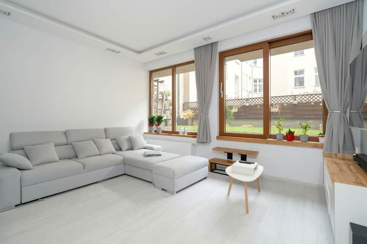 Piekny Apartament Z Ogrodkiem I Tarasem & Parking - Posen