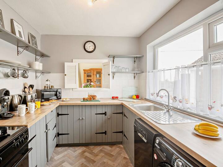 2 Bed In Church Bay (92820) - Holyhead