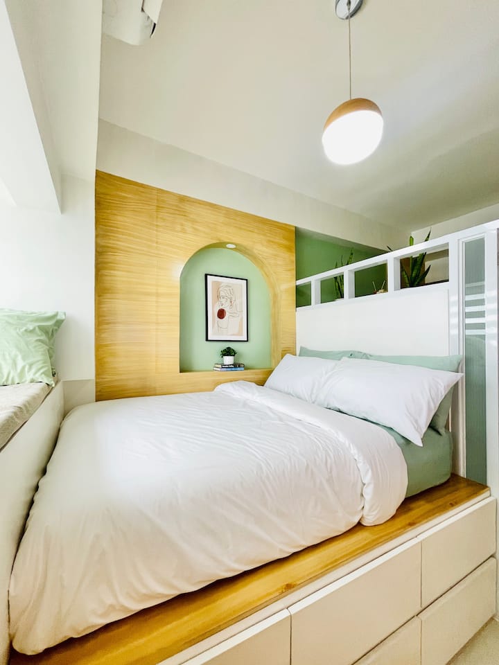 | Cozy Studio With Balcony And Pool Access | - Iloilo City