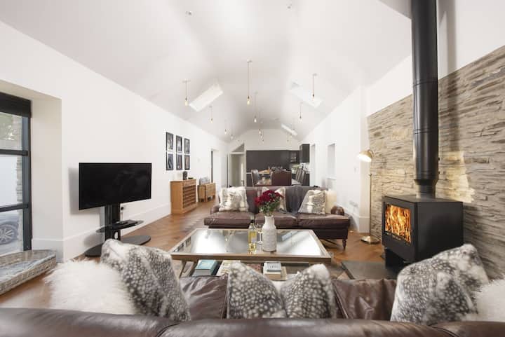 Trebyre - Pet Friendly Barn Conversion - Treyarnon Bay