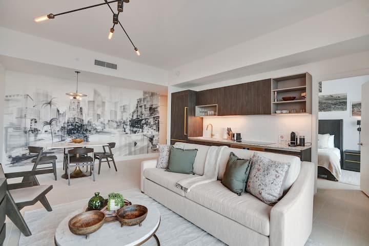 New Stunning 2/2 With Panoramic Views Of Miami Ph - Miami, FL