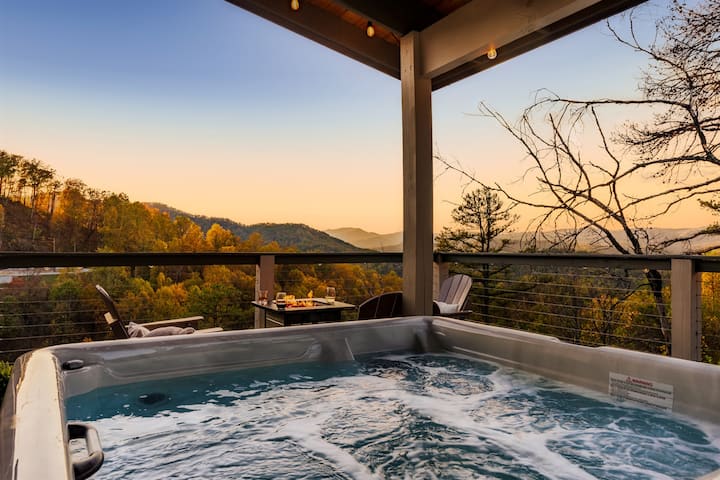 Stunning View | Game Room Fun | Hot Tub & Fire Pit - Townsend, TN