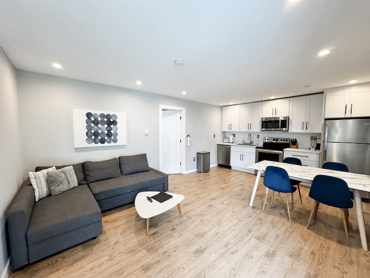 Beach Oasis- Apartment Steps From The Sand! - Virginia Beach, VA