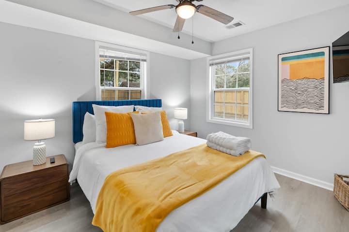 Minutes To Downtown & Park Circle | Cozy Stay - Charleston, SC