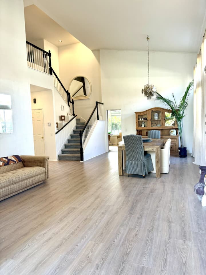Large 5-bedroom Home Near Beach Mountain Views - Camarillo