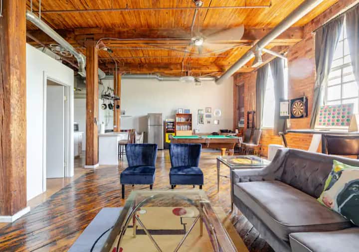 Spacious Loft W/ Riverwalk Views & Pool Table! - Detroit