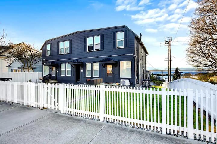 Historic 2 Bdrm | Remodeled | Parking - Lake Stevens, WA