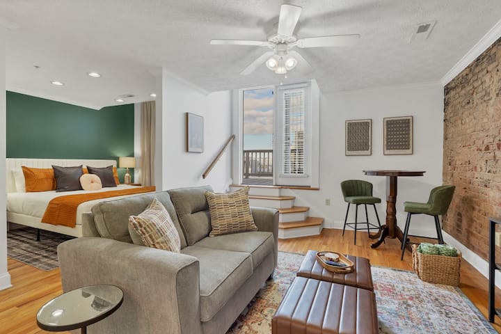 Stylish Downtown Loft Above Bella Restaurant - Maryville, TN
