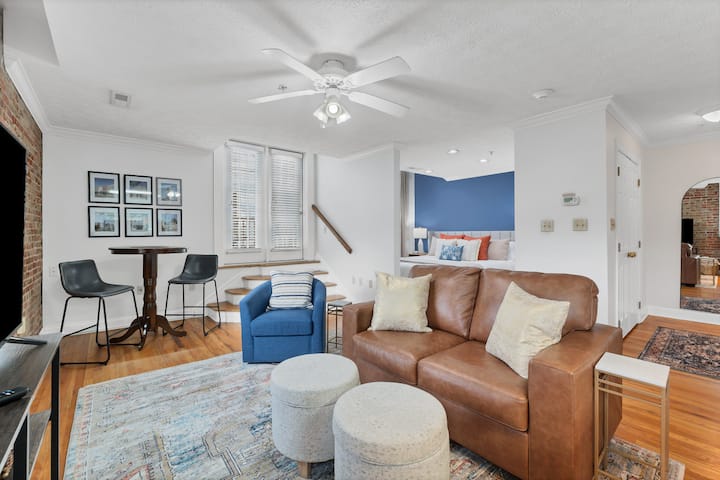 Blue Bella A Downtown Maryville Loft - Maryville, TN