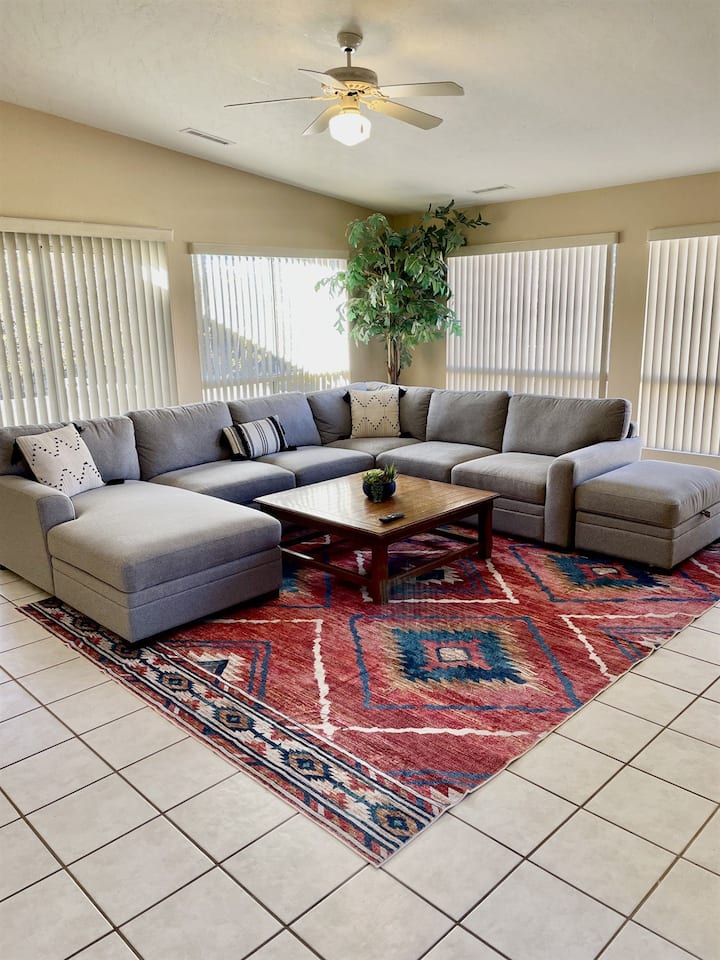 Grand Residence: Spacious Retreat (3 Bed/2 Bath) - Prescott, AZ
