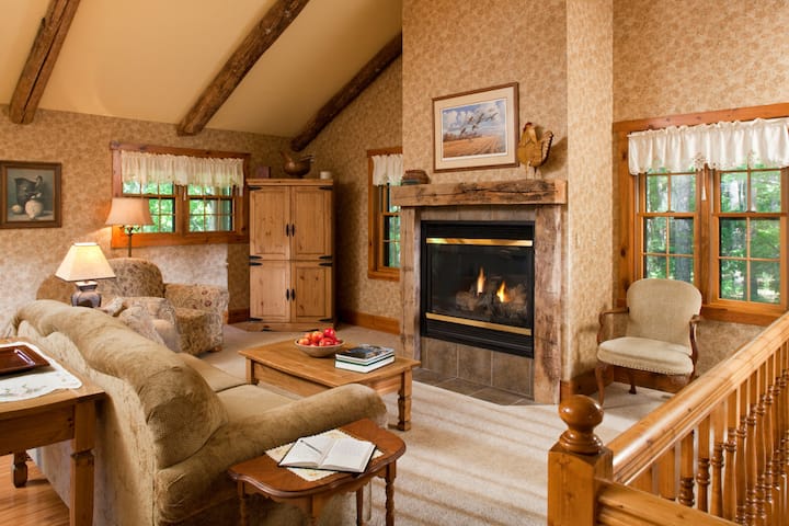 Chanticleer Cabins- Oak Cabin - Sturgeon Bay, WI