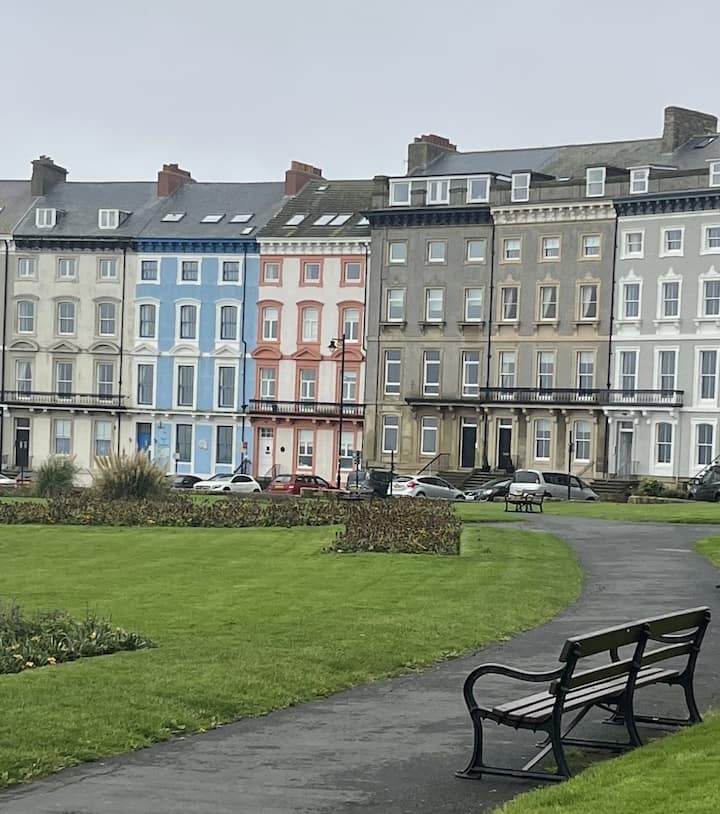 Dracula’s Seafront, Dog-friendly Apartment - Robin Hood's Bay