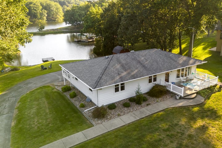 Large Deck For The Family, Few Steps To The Lake - Marion, IL