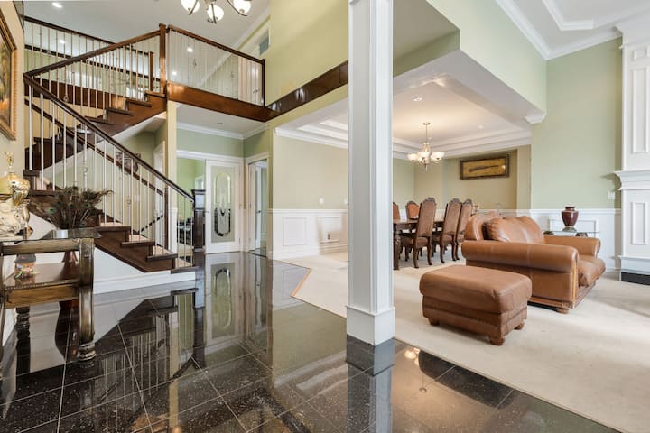 Stunning 5 Bed House In Surrey - Surrey