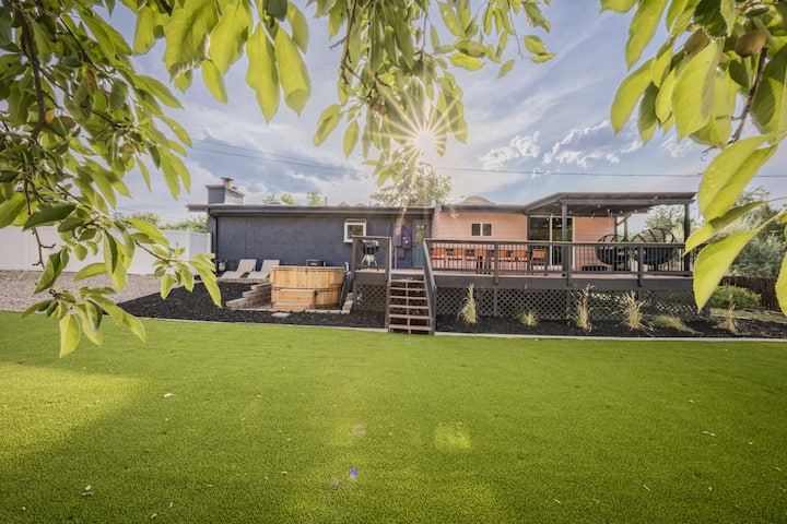 For Family/groups! Turf Yard, Hottub, Games & More - Golden, CO