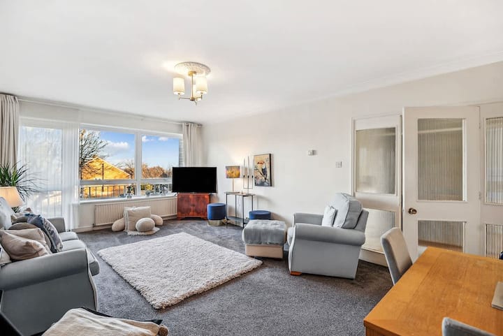 2-bed Spacious Flat-2 Minute Walk To Tube Station - Enfield, UK