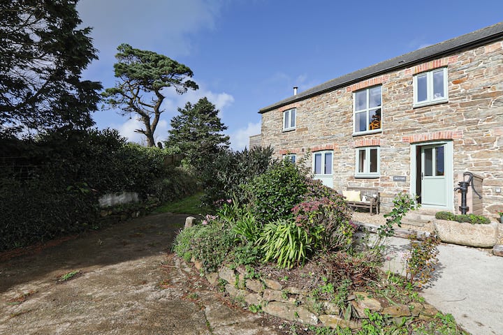 Trotters, Barn Conversion On Edge Of Mount Hawke - Redruth