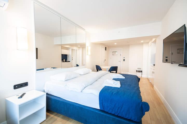 Cozy Studio Apt With Sea Views - By Wehost - Batumi