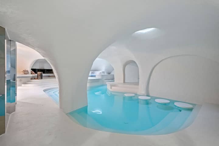 Large Home W/sauna, Pool, Hot Tub, Fireplaces - Manchester, NH