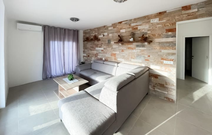 Stunning Apartment In Jelsa With Wifi - Gelsa