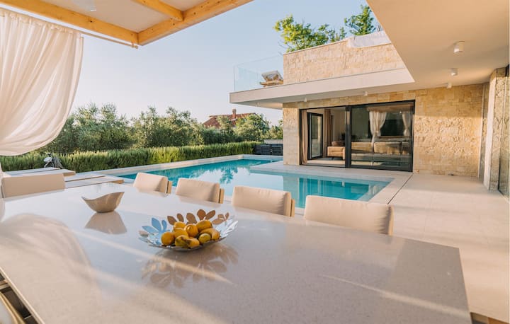 Stunning Home In Privlaka With Sauna - Nin